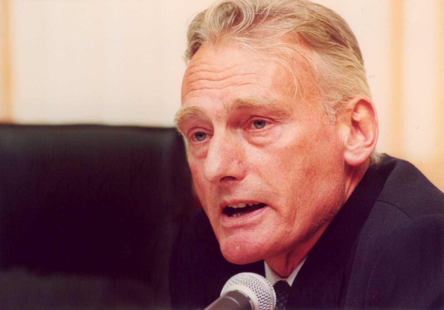 Polanco rinde homenaje al hispanista Anthony Clarke poniendo su nombre ...